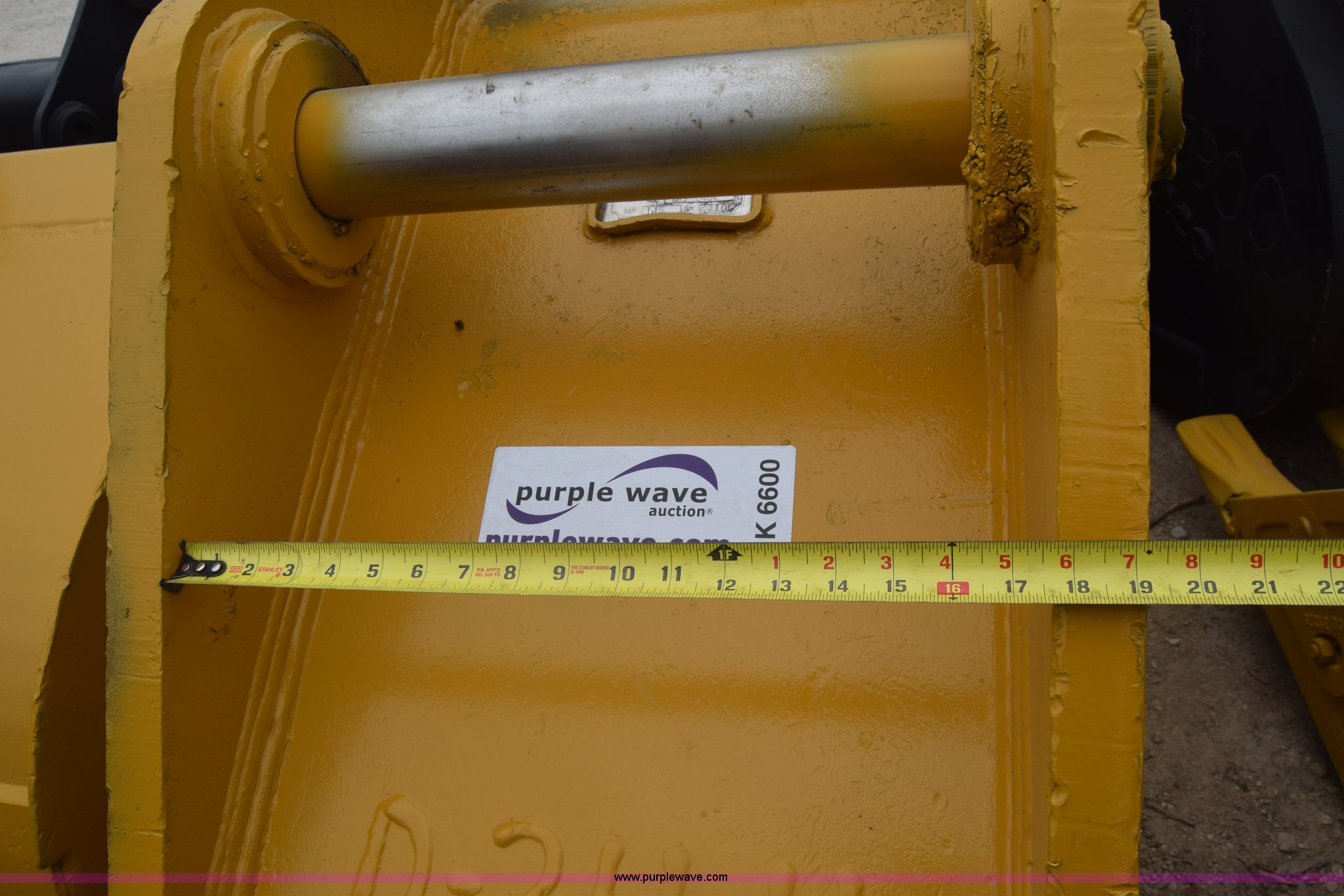 Entek excavator bucket in Lyons, KS | Item K6600 sold | Purple Wave