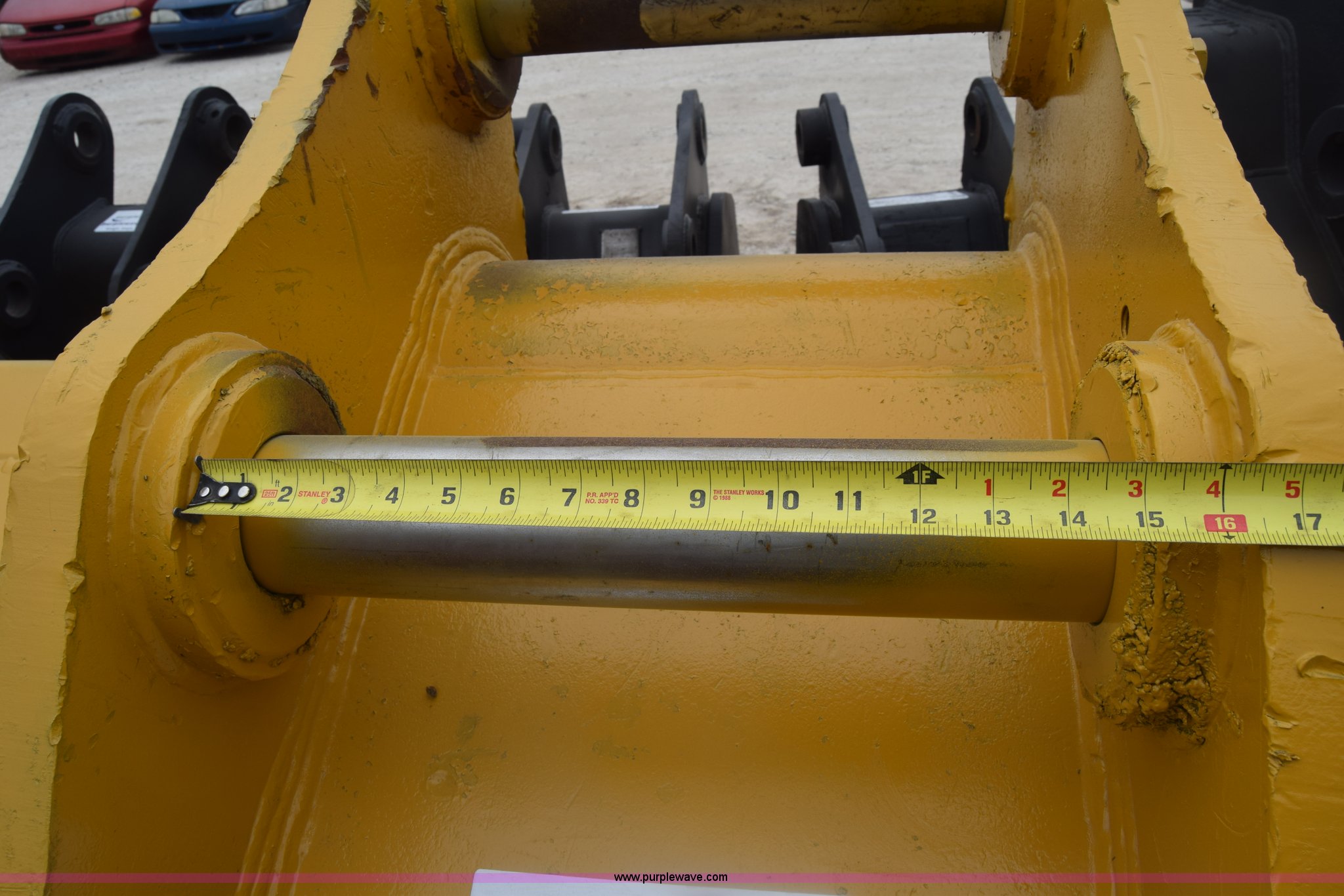 Entek excavator bucket in Lyons, KS | Item K6600 sold | Purple Wave