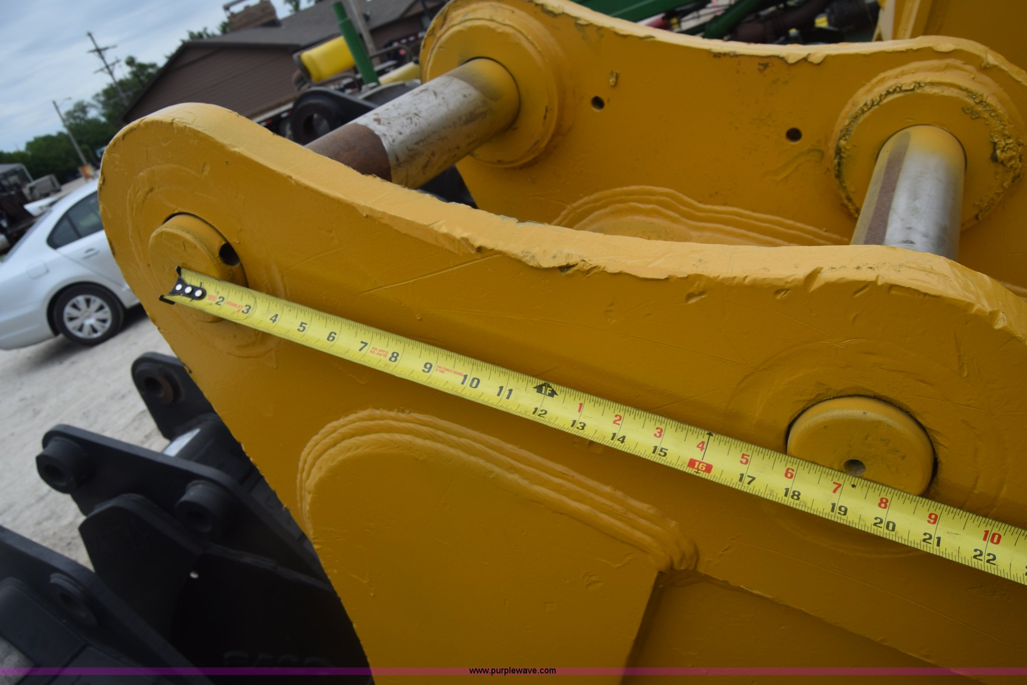 Entek excavator bucket in Lyons, KS | Item K6600 sold | Purple Wave