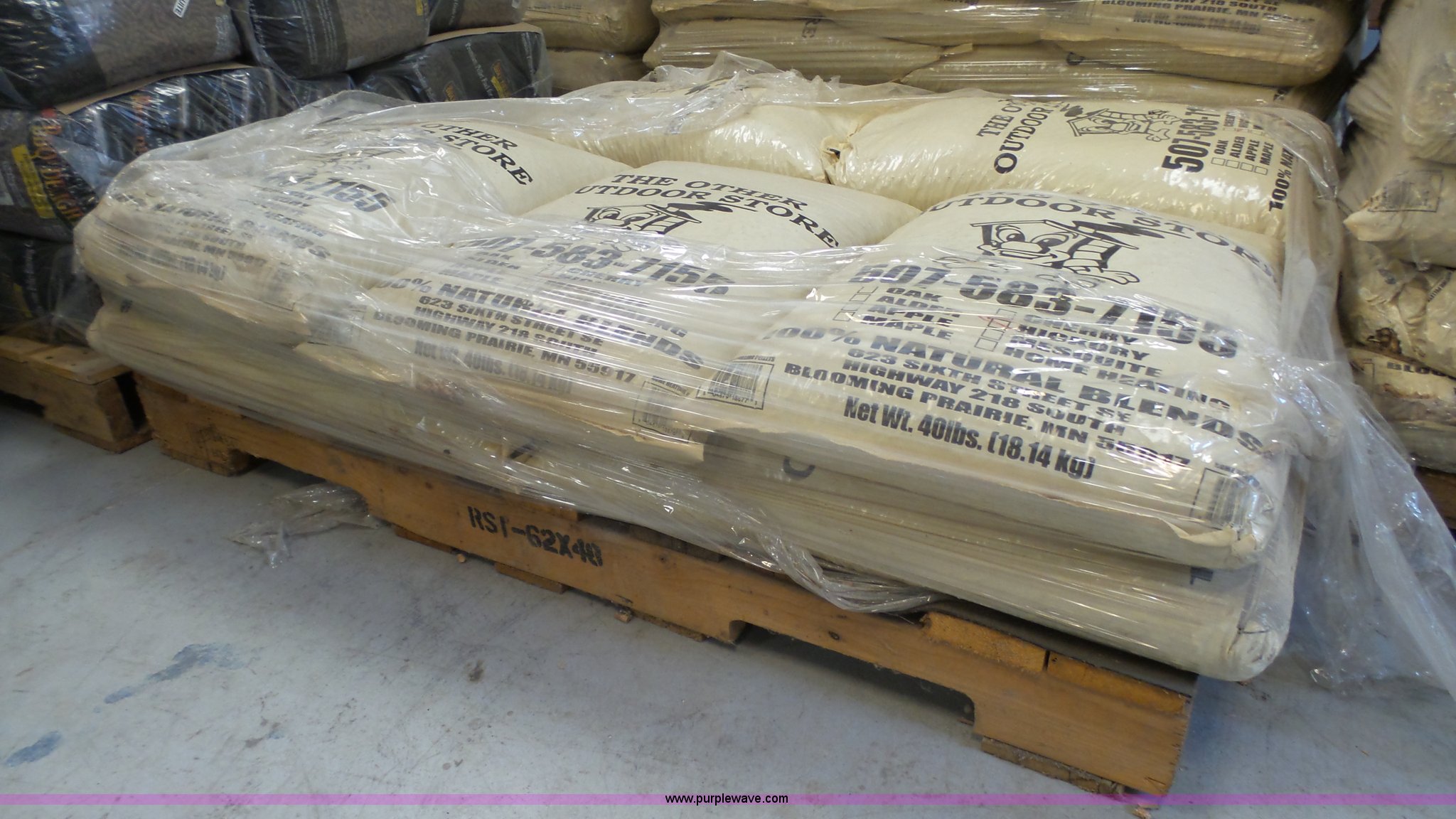 Hickory grilling pellets in Plainville, KS | Item BZ9361 sold | Purple Wave