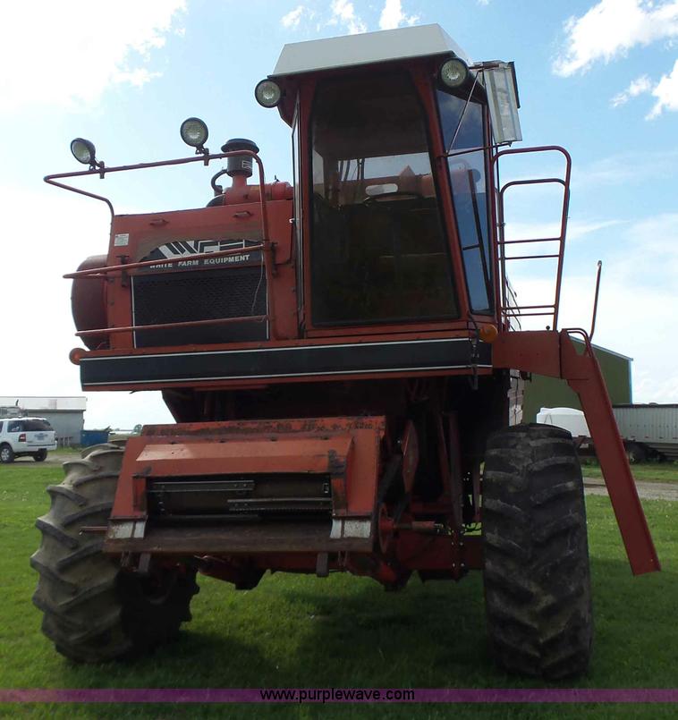 White 8700 combine in Glasgow, MO | Item L7242 sold | Purple Wave