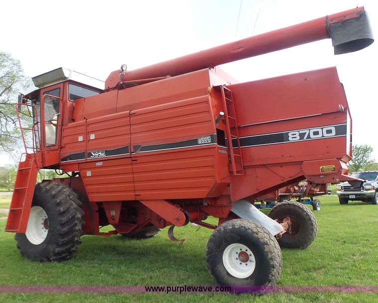 White 8700 combine in Glasgow, MO | Item L7242 sold | Purple Wave