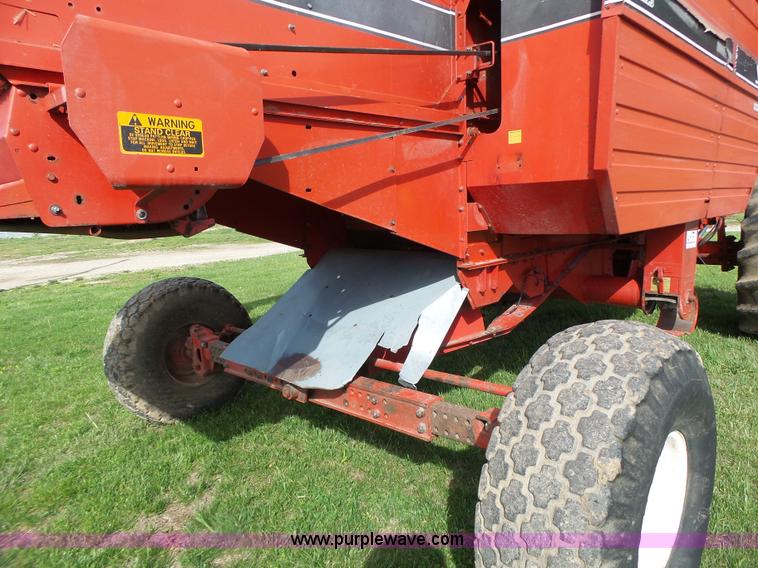 White 8700 combine in Glasgow, MO | Item L7242 sold | Purple Wave