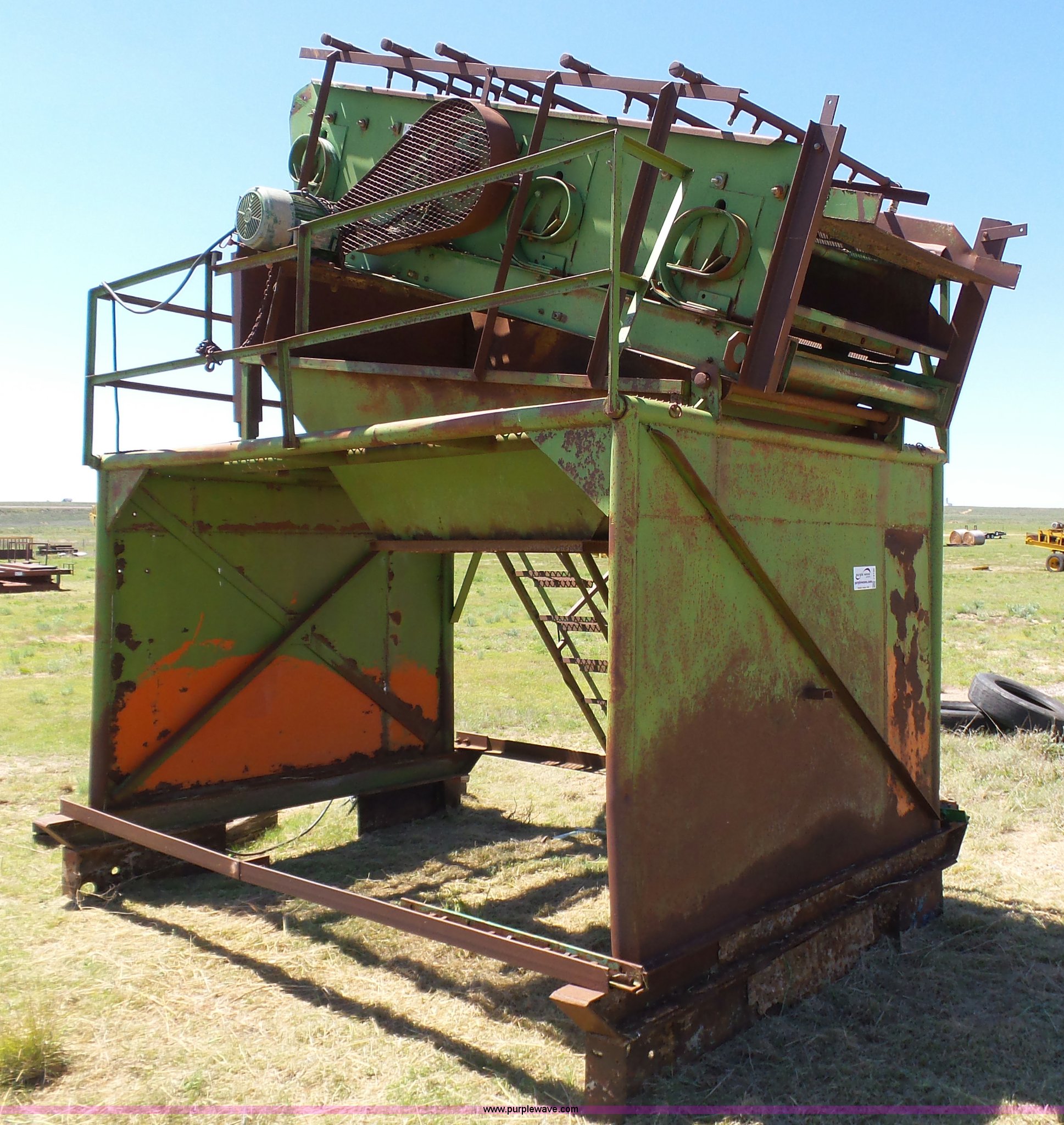 Barber Green 4X10 two deck shaker screen in Liberal, KS | Item J6100 ...