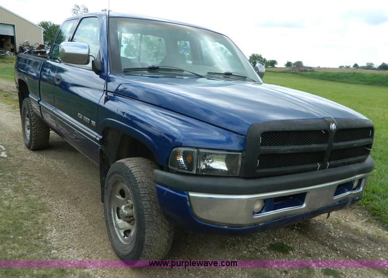 1995 Dodge Ram 1500 Ext. Cab pickup truck in Salina, KS | Item J8929 sold | Purple Wave
