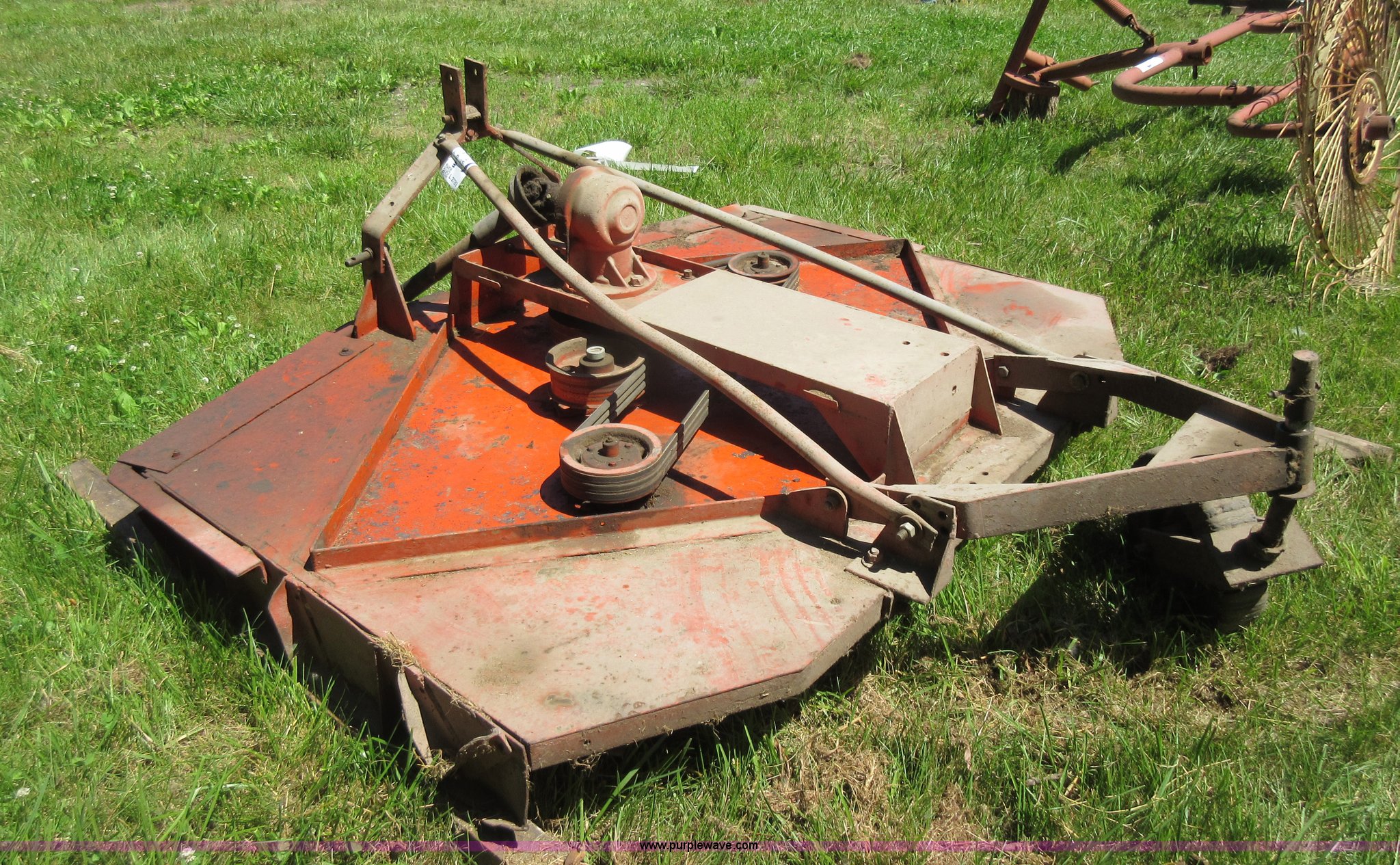 Sunmaster rotary mower in Oak Grove, MO | Item L2789 sold | Purple Wave
