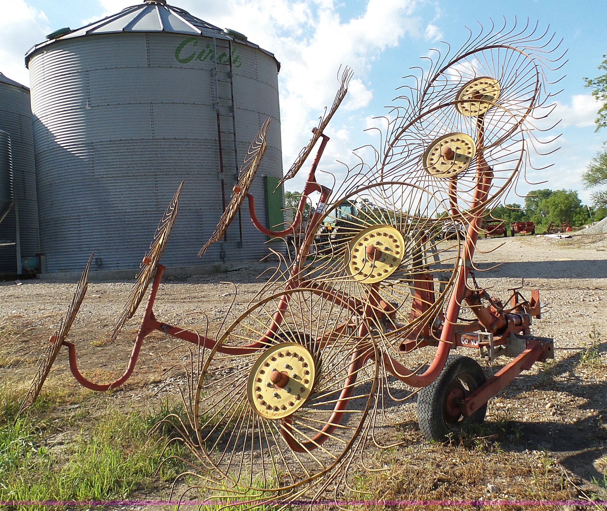Tonutti RCS8 hay rake in Paola, KS | Item L4922 sold | Purple Wave