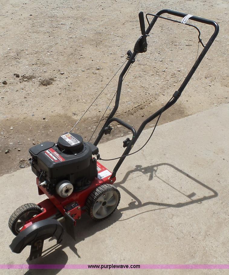 MTD 25B-520A700 edger in Chanute, KS | Item AG9225 sold | Purple Wave