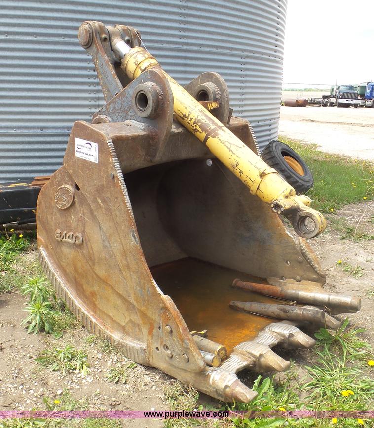 Esco excavator bucket in Clyde, KS | Item L2082 sold | Purple Wave
