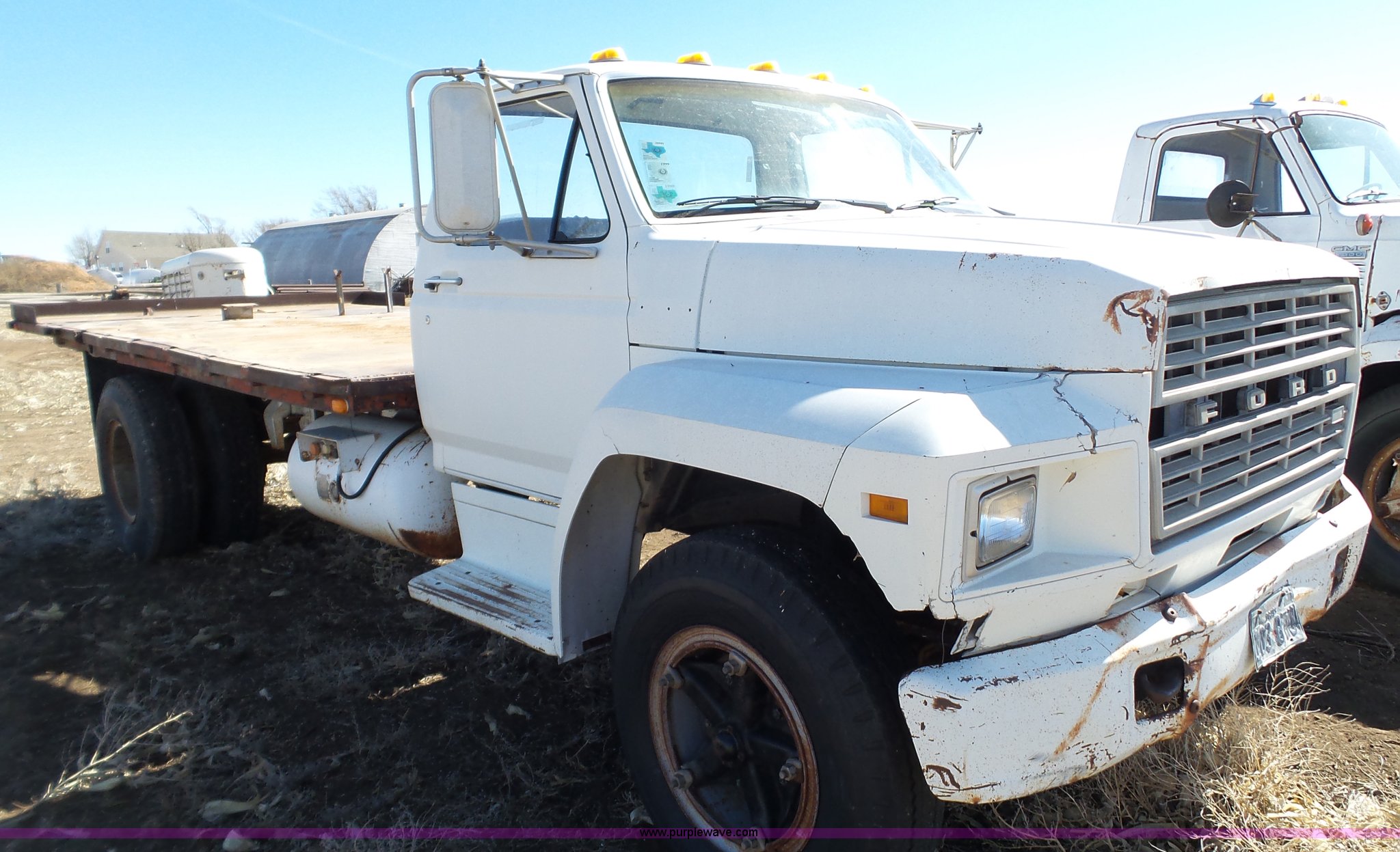 1981 Ford F700 flatbed truck in Panhandle, TX | Item J1268 sold | Purple Wave
