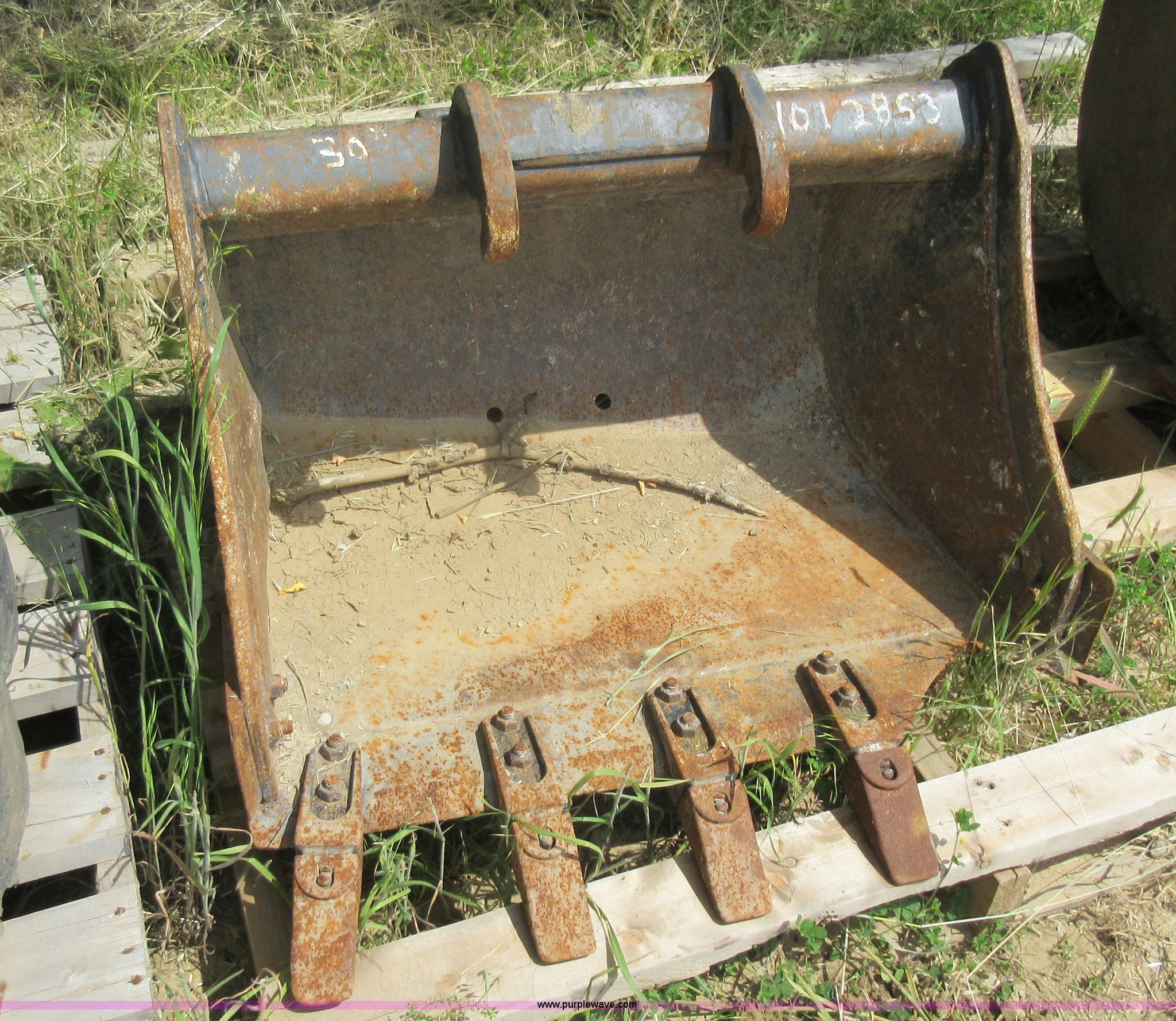 Excavator bucket in Blue Springs, MO | Item L2810 sold | Purple Wave