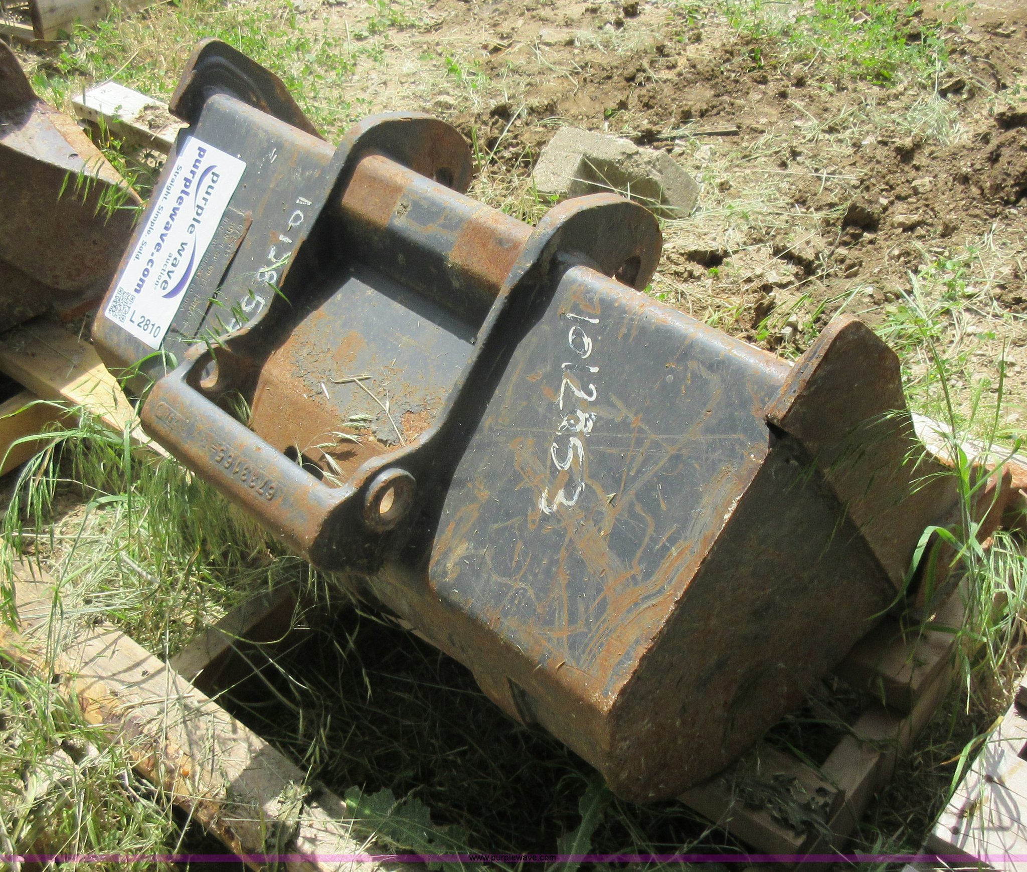 Excavator bucket in Blue Springs, MO | Item L2810 sold | Purple Wave
