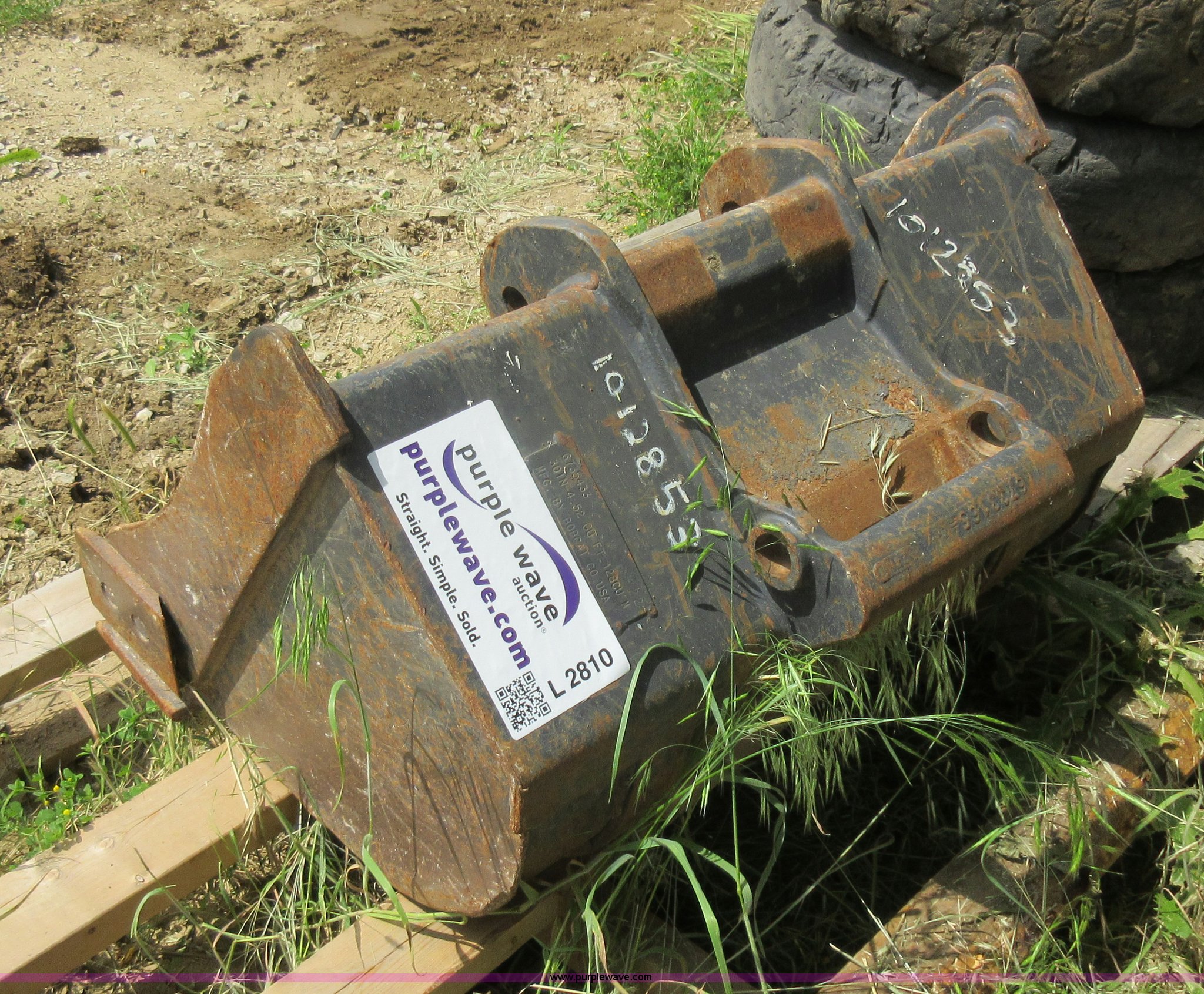Excavator bucket in Blue Springs, MO | Item L2810 sold | Purple Wave