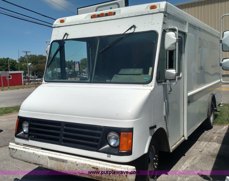 1997 Chevrolet P30 van in Arkansas City, KS | Item K3241 sold | Purple Wave