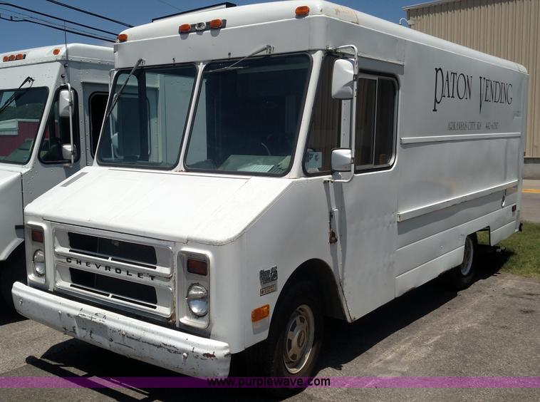 1989 Chevrolet P30 van in Arkansas City, KS | Item K3242 sold | Purple Wave