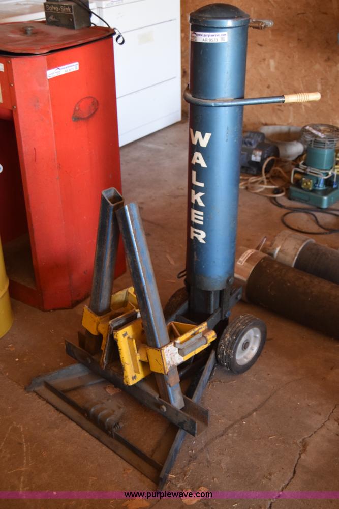 Walker pneumatic bumper jack in Hutchinson, KS | Item AR9573 sold ...