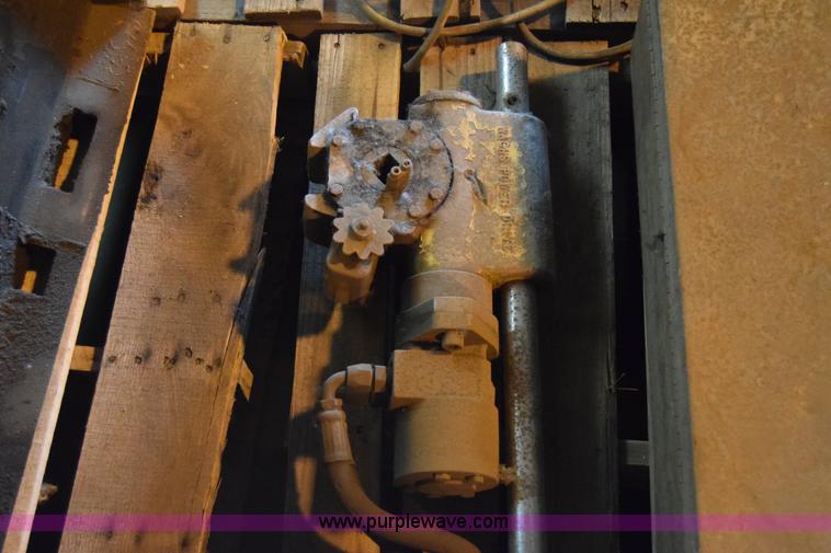 Water hydraulic valve turning machines in Hutchinson, KS | Item BF9842 ...