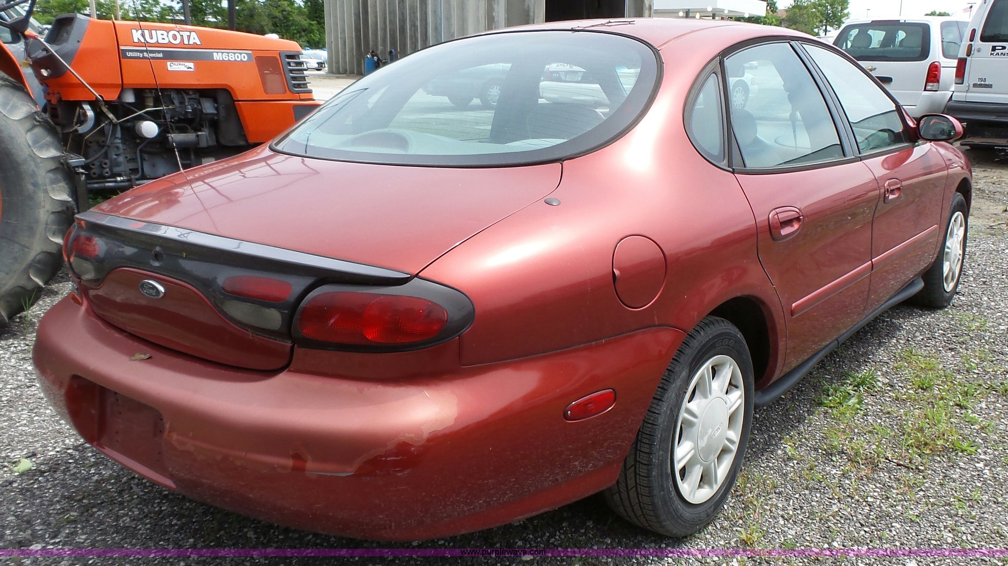 1998 Ford Taurus in Kansas City, KS | Item J4946 sold | Purple Wave
