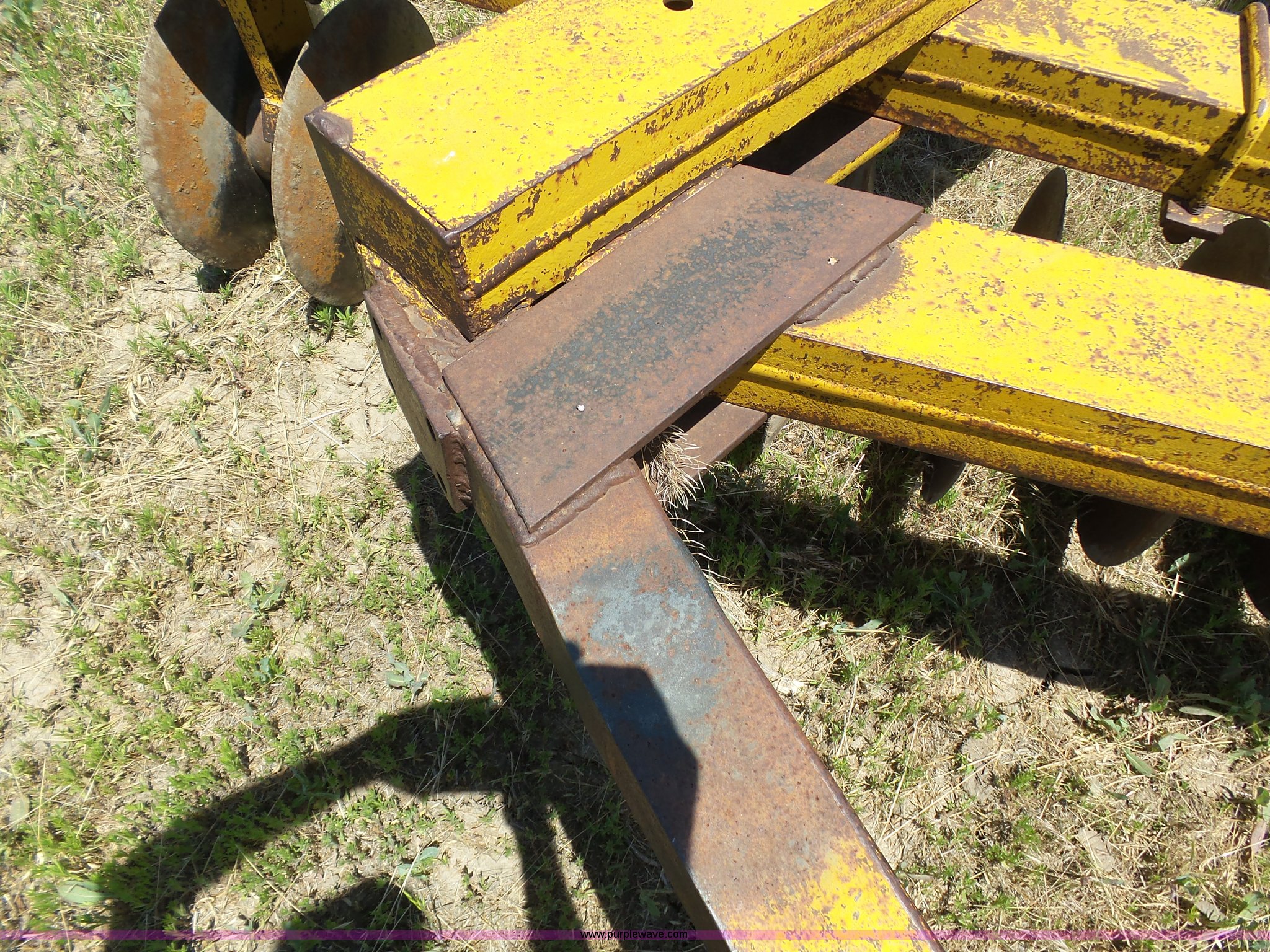 Schaffer tandem disk in Sublette, KS | Item J6075 sold | Purple Wave