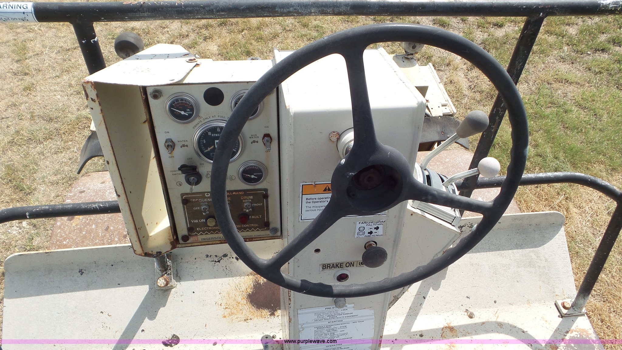 Ingersoll Rand DD90 double drum vibratory roller in Kanopolis, KS ...