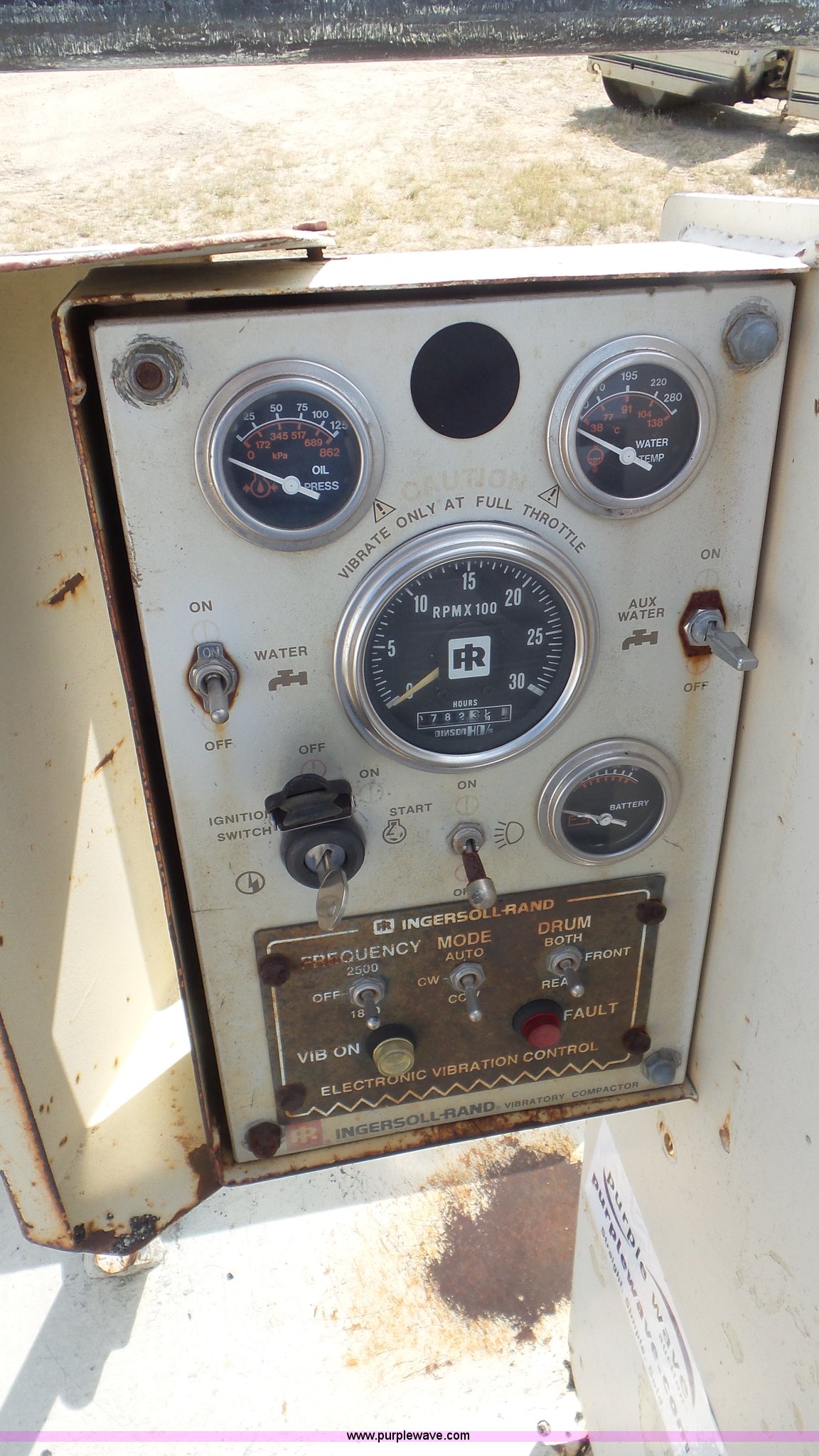 Ingersoll Rand DD90 double drum vibratory roller in Kanopolis, KS ...