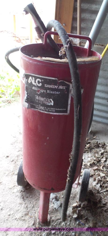 Sandblasting equipment in Belvue, KS | Item BG9419 sold | Purple Wave