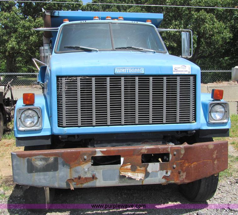 1989 GMC Brigadier dump truck in Nevada, MO | Item J2673 sold | Purple Wave