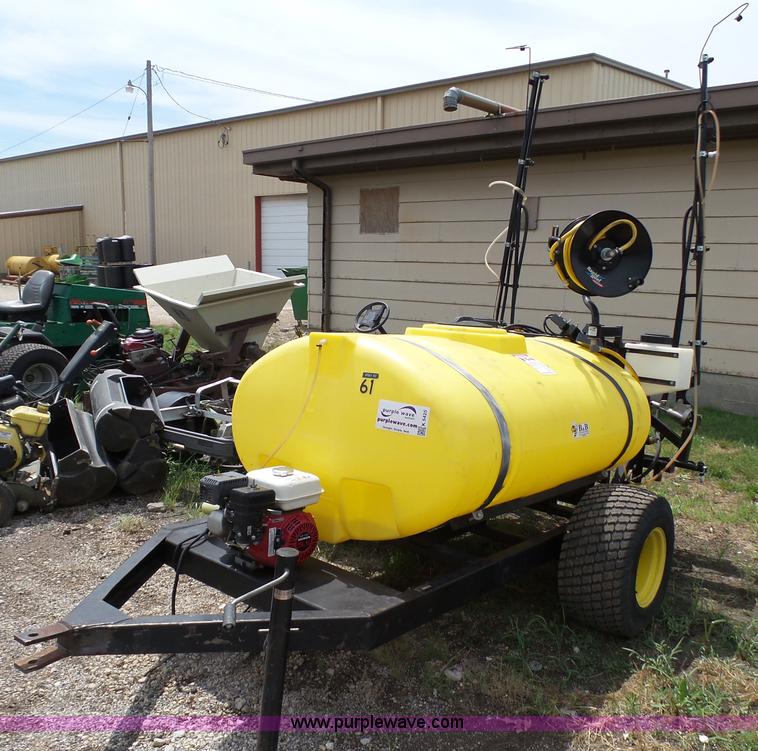 B&B TT300 sprayer in Iola, KS | Item K5425 sold | Purple Wave