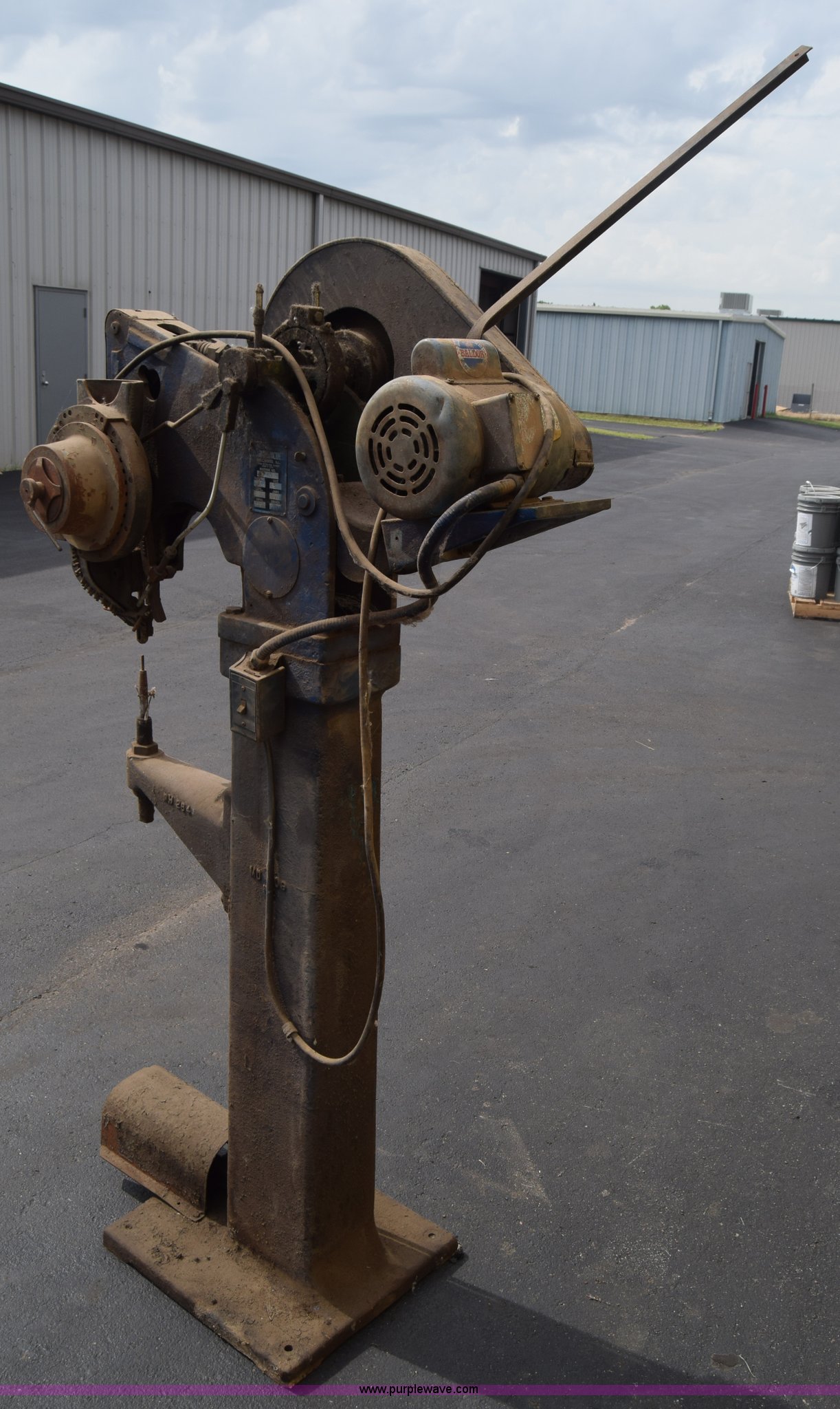 Chicago rivet machine in Wichita, KS | Item AR9536 sold | Purple Wave