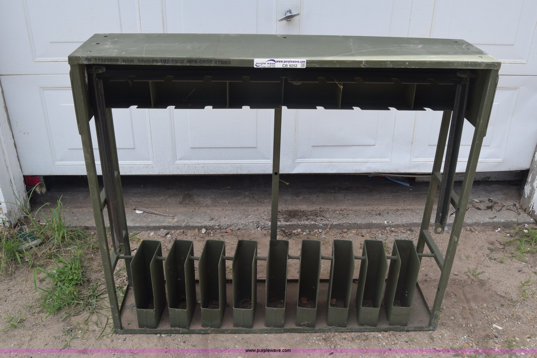 Military gun rack in Hutchinson, KS | Item CB9252 sold | Purple Wave