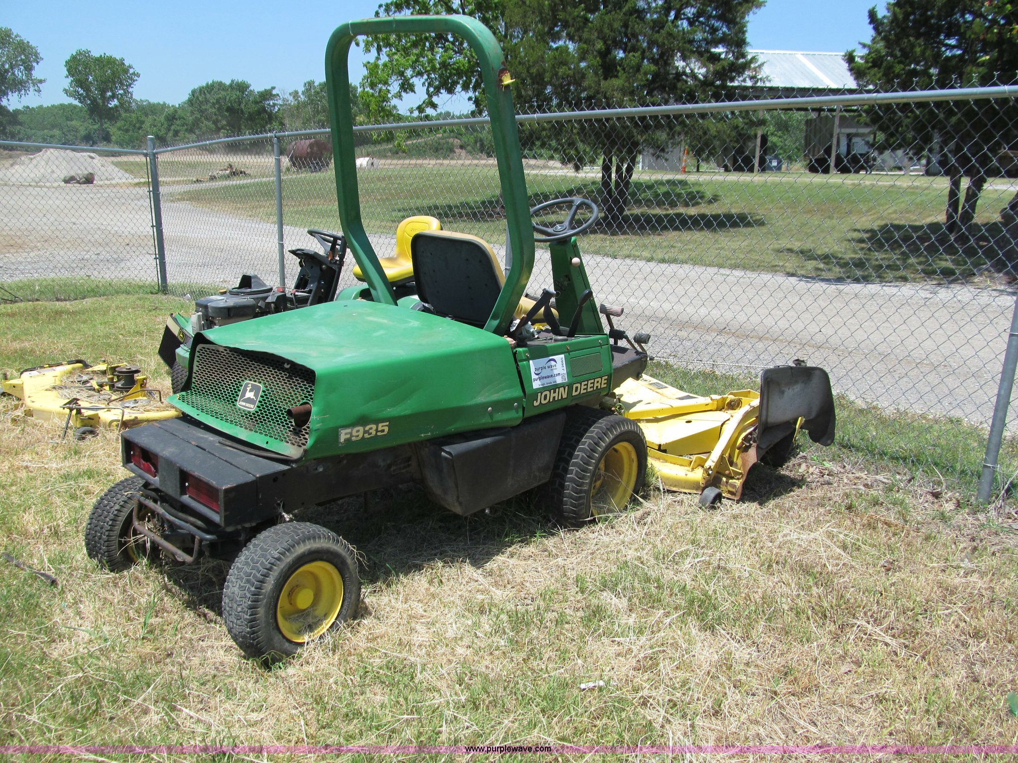John Deere F935 lawn mower in Nevada, MO | Item J2665 sold | Purple Wave