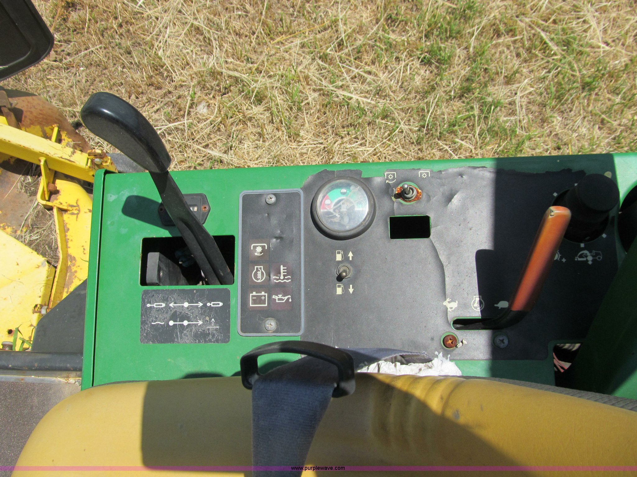 John Deere F935 lawn mower in Nevada, MO | Item J2665 sold | Purple Wave