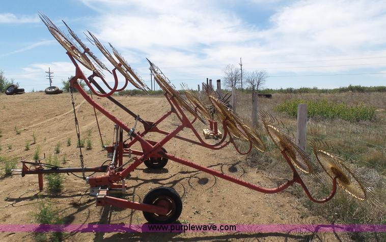 Tonutti RCS12 hay rake in Dodge City, KS | Item AR9372 sold | Purple Wave
