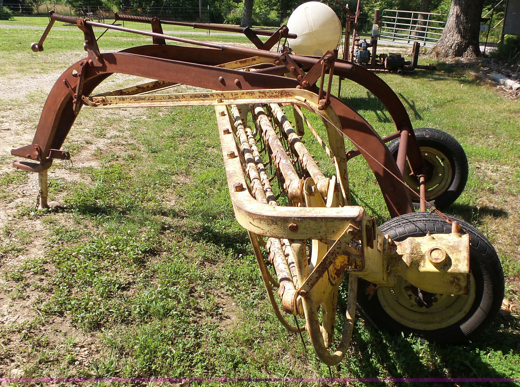 New Holland 55 hay rake in Buffalo, MO | Item BM9713 sold | Purple Wave