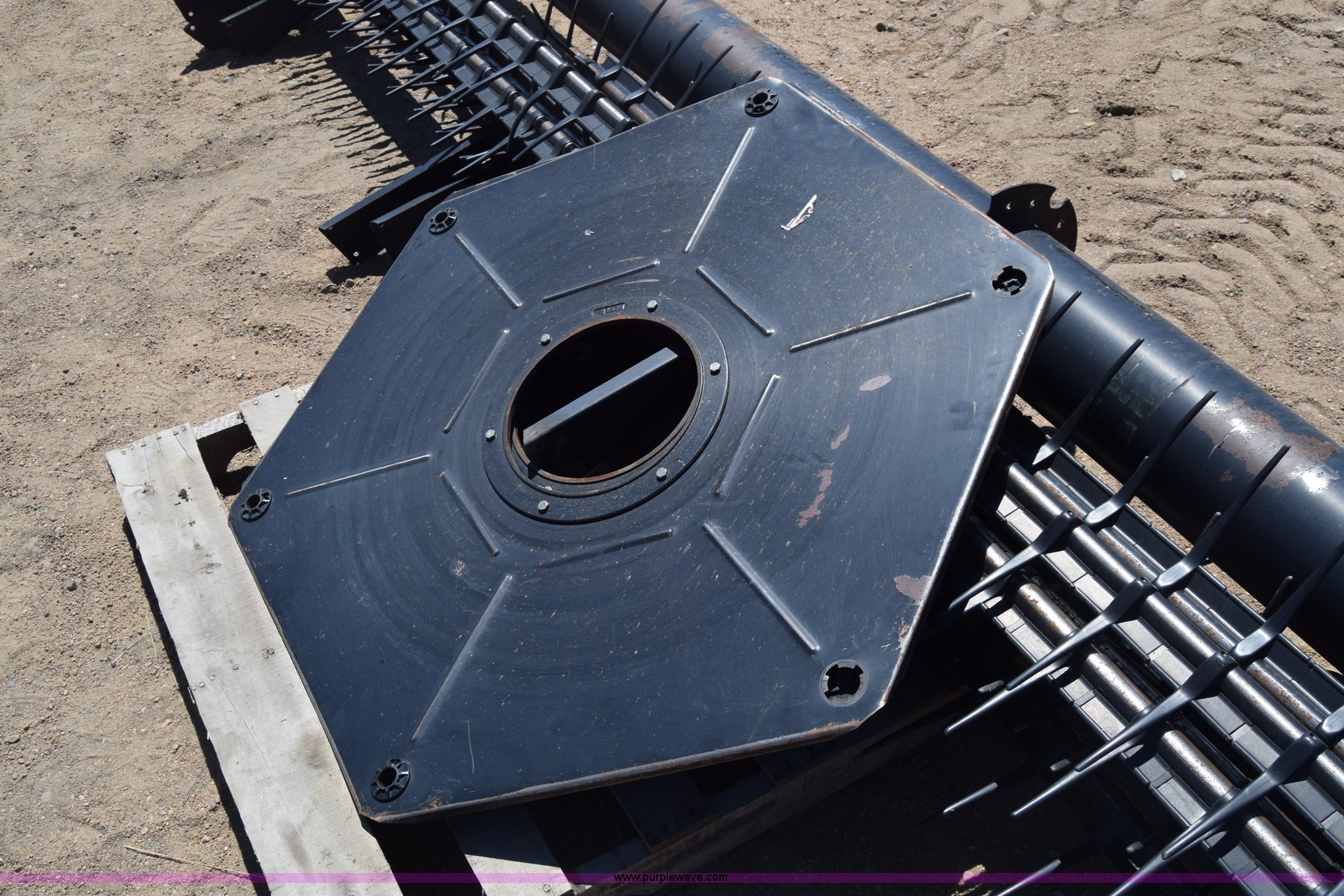 Poly finger combine reel in Kinsley, KS | Item CB9132 sold | Purple Wave