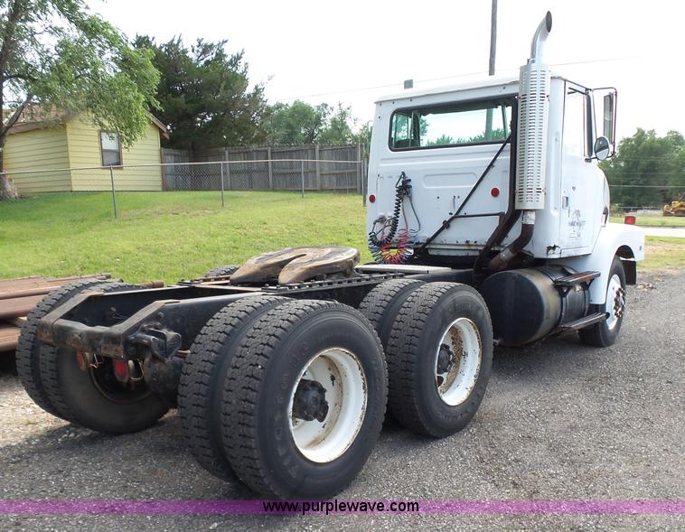 1990 Volvo WG semi truck in Kingman, KS | Item K3247 sold | Purple Wave
