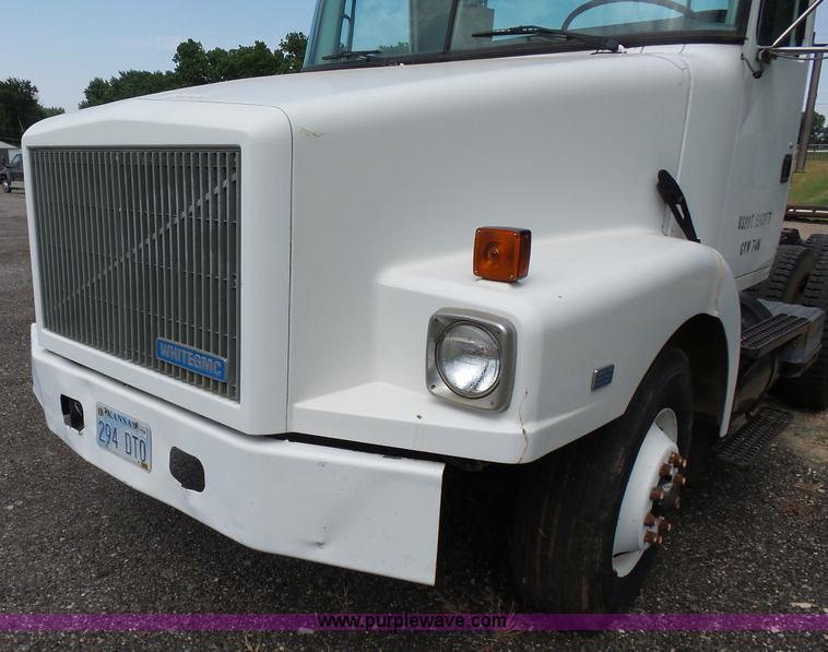 1990 Volvo WG semi truck in Kingman, KS | Item K3247 sold | Purple Wave