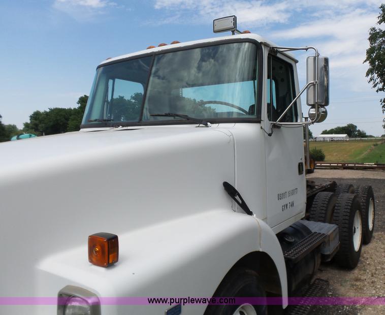 1990 Volvo WG semi truck in Kingman, KS | Item K3247 sold | Purple Wave