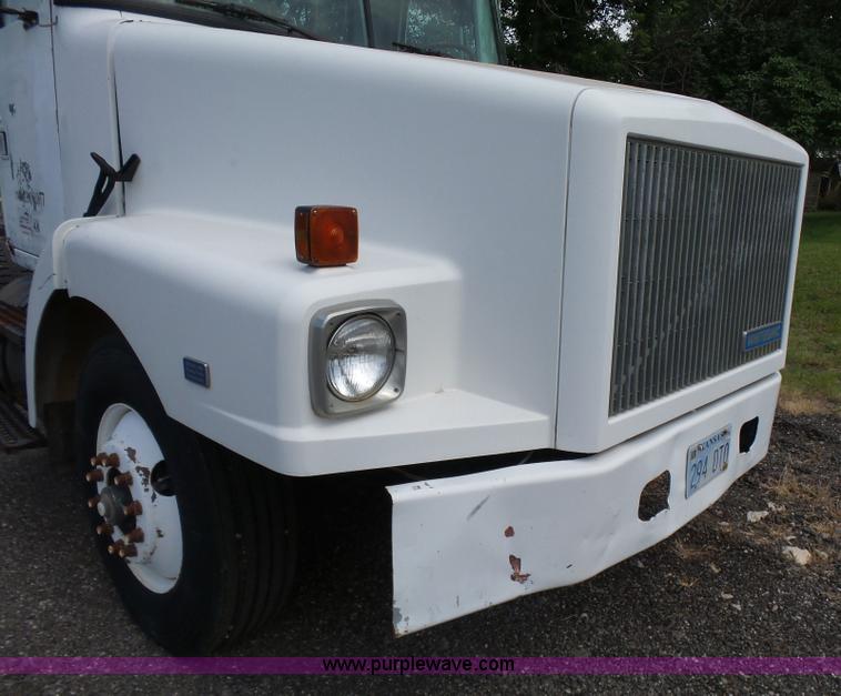 1990 Volvo WG semi truck in Kingman, KS | Item K3247 sold | Purple Wave