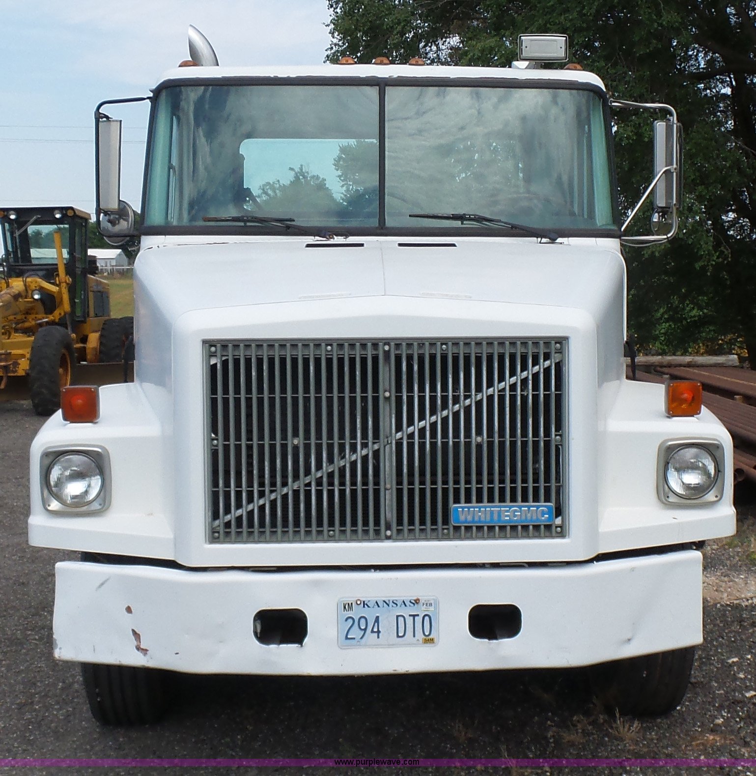 1990 Volvo WG semi truck in Kingman, KS | Item K3247 sold | Purple Wave