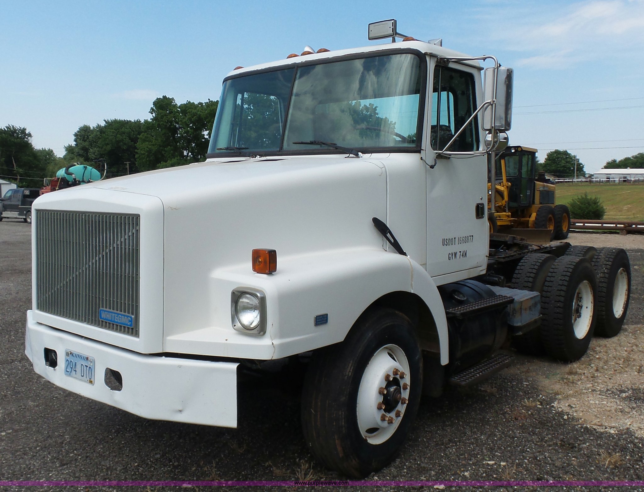 1990 Volvo WG semi truck in Kingman, KS | Item K3247 sold | Purple Wave