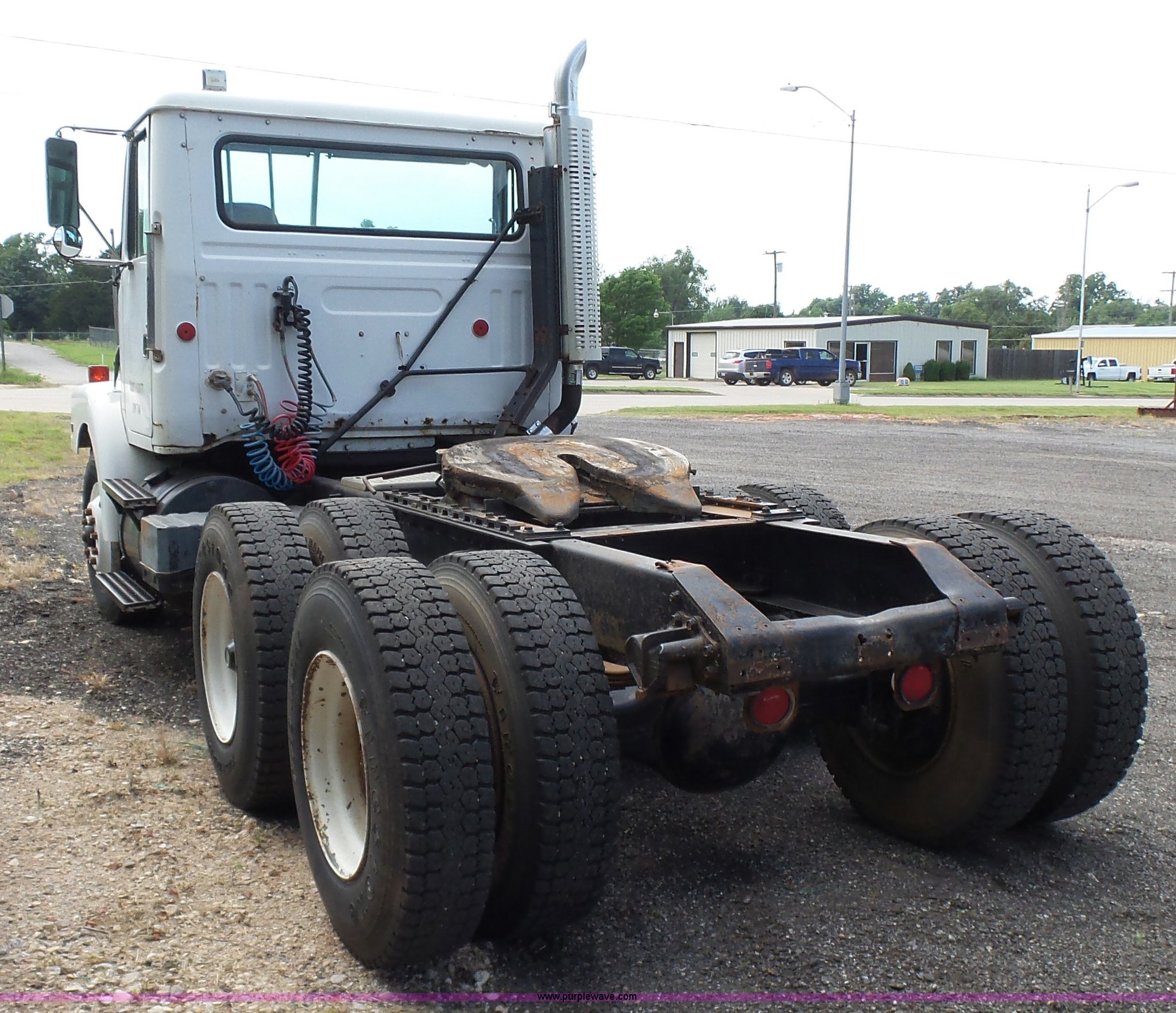 1990 Volvo WG semi truck in Kingman, KS | Item K3247 sold | Purple Wave