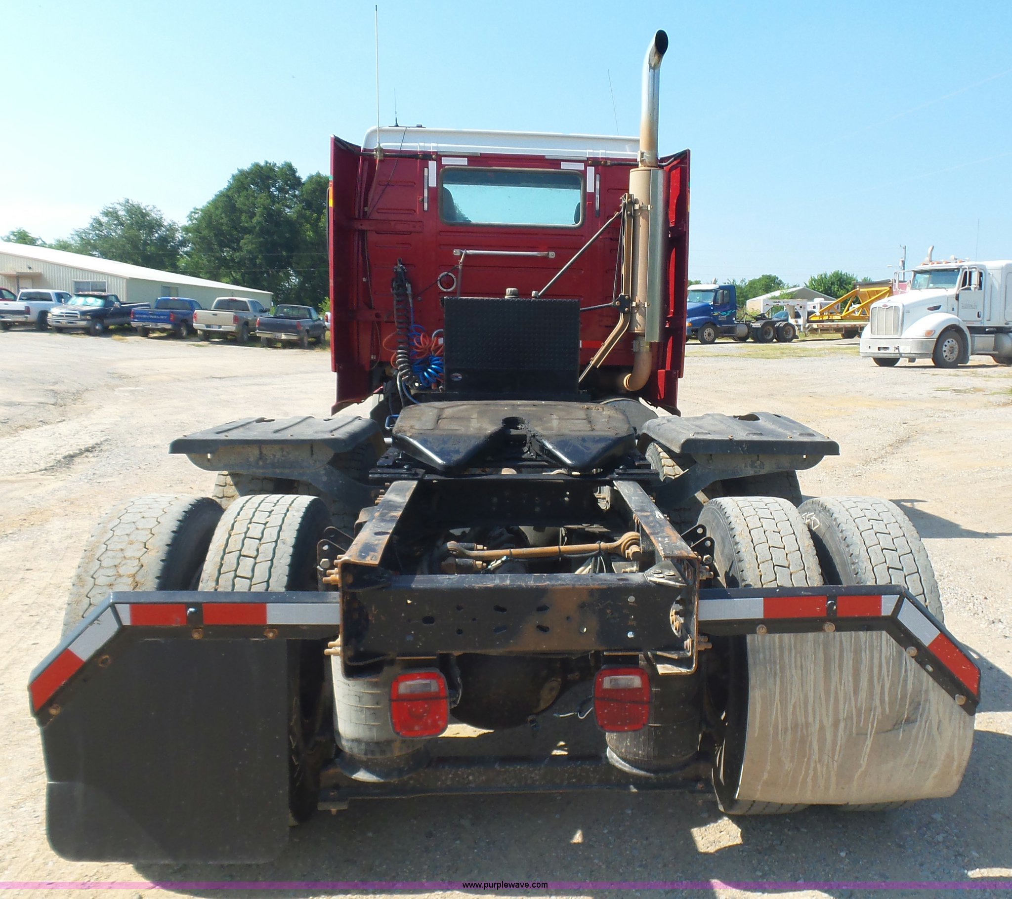 2002 Volvo VNL semi truck in Atoka, OK | Item L5914 sold | Purple Wave