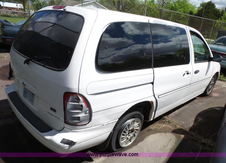 1998 Ford Windstar van in Parsons, KS | Item BZ9519 sold | Purple Wave