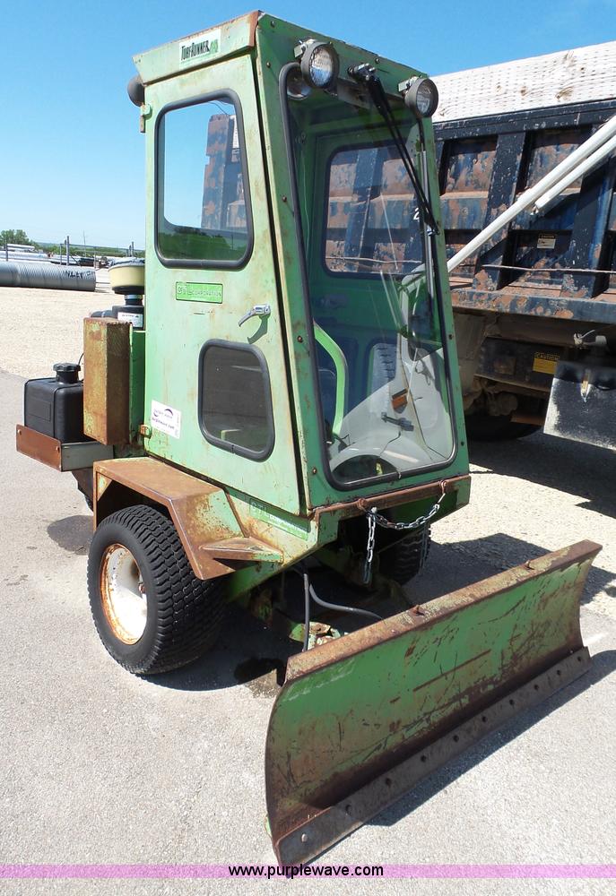 CTL 2800 Turf Runner mower in Manhattan, KS | Item J4067 sold | Purple Wave