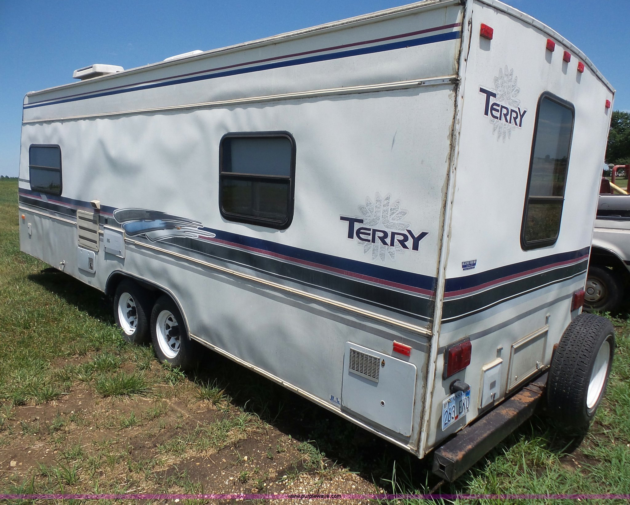 1997 Terry camper in McLouth, KS | Item L4853 sold | Purple Wave