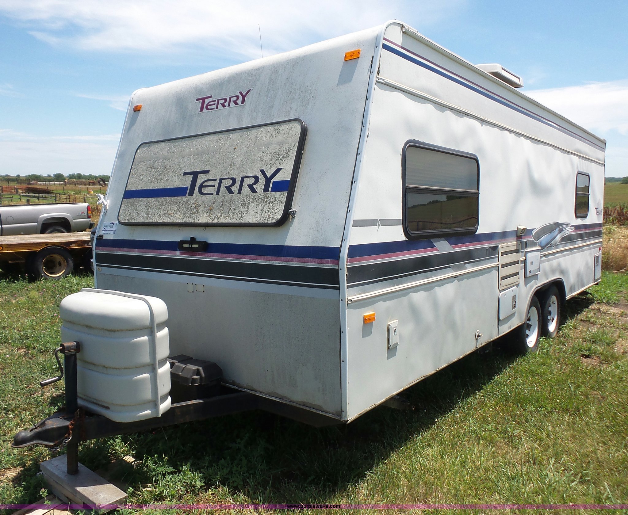 1997 Terry camper in McLouth, KS | Item L4853 sold | Purple Wave