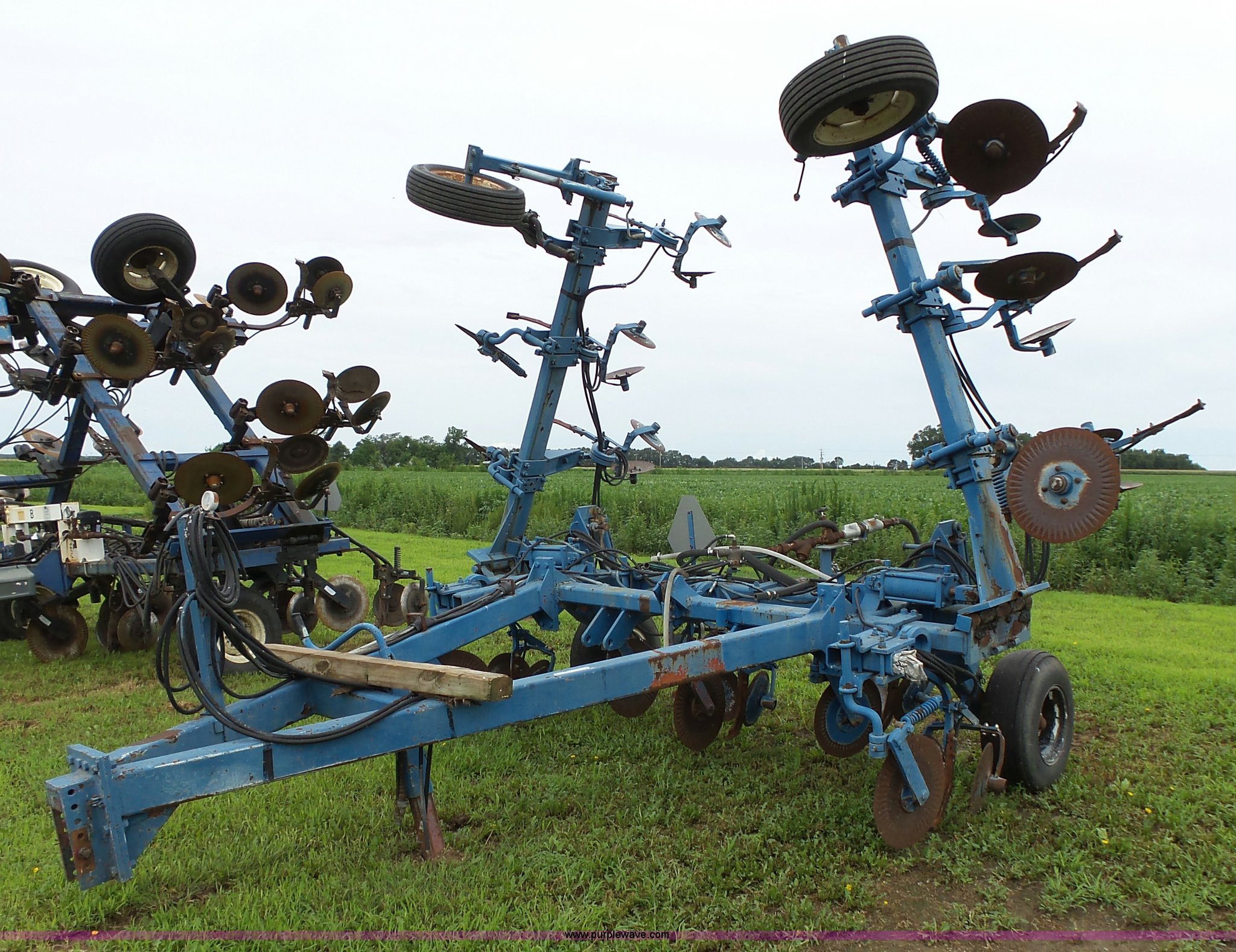 Anhydrous ammonia applicator toolbar in Kilbourne, IL | Item BR9130 ...