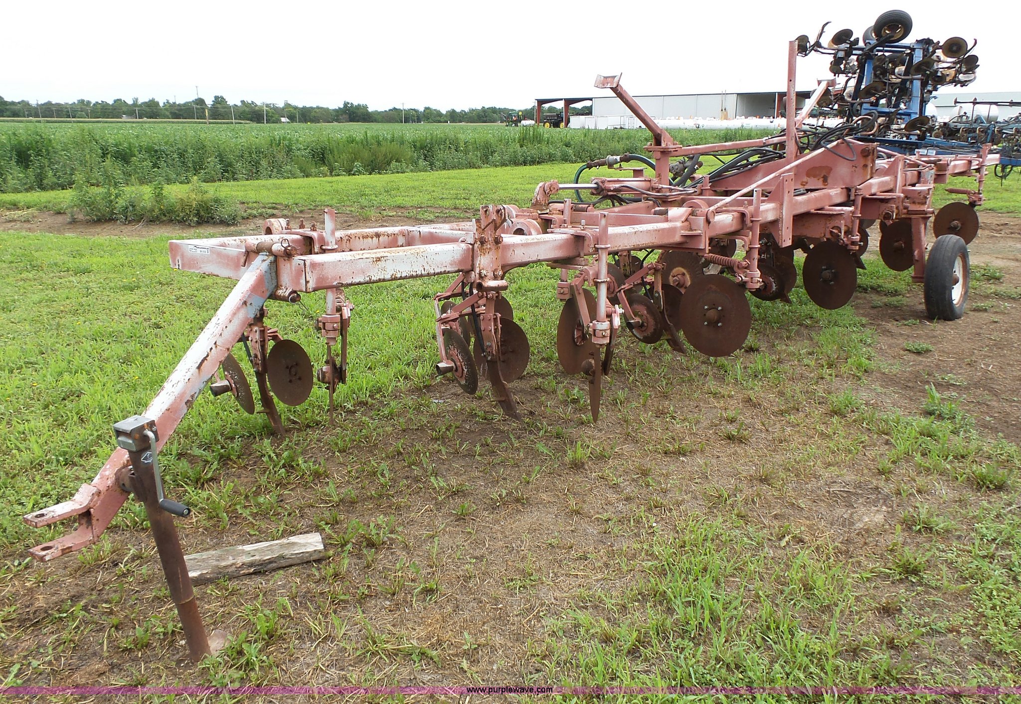Anhydrous ammonia applicator toolbar in Kilbourne, IL | Item BR9135 ...