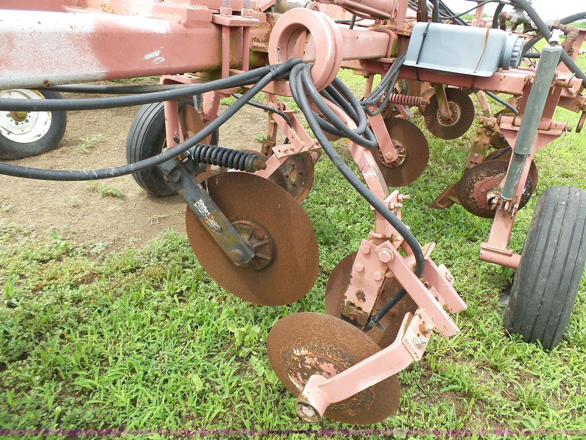 Anhydrous ammonia applicator toolbar in Kilbourne, IL | Item BR9135 ...